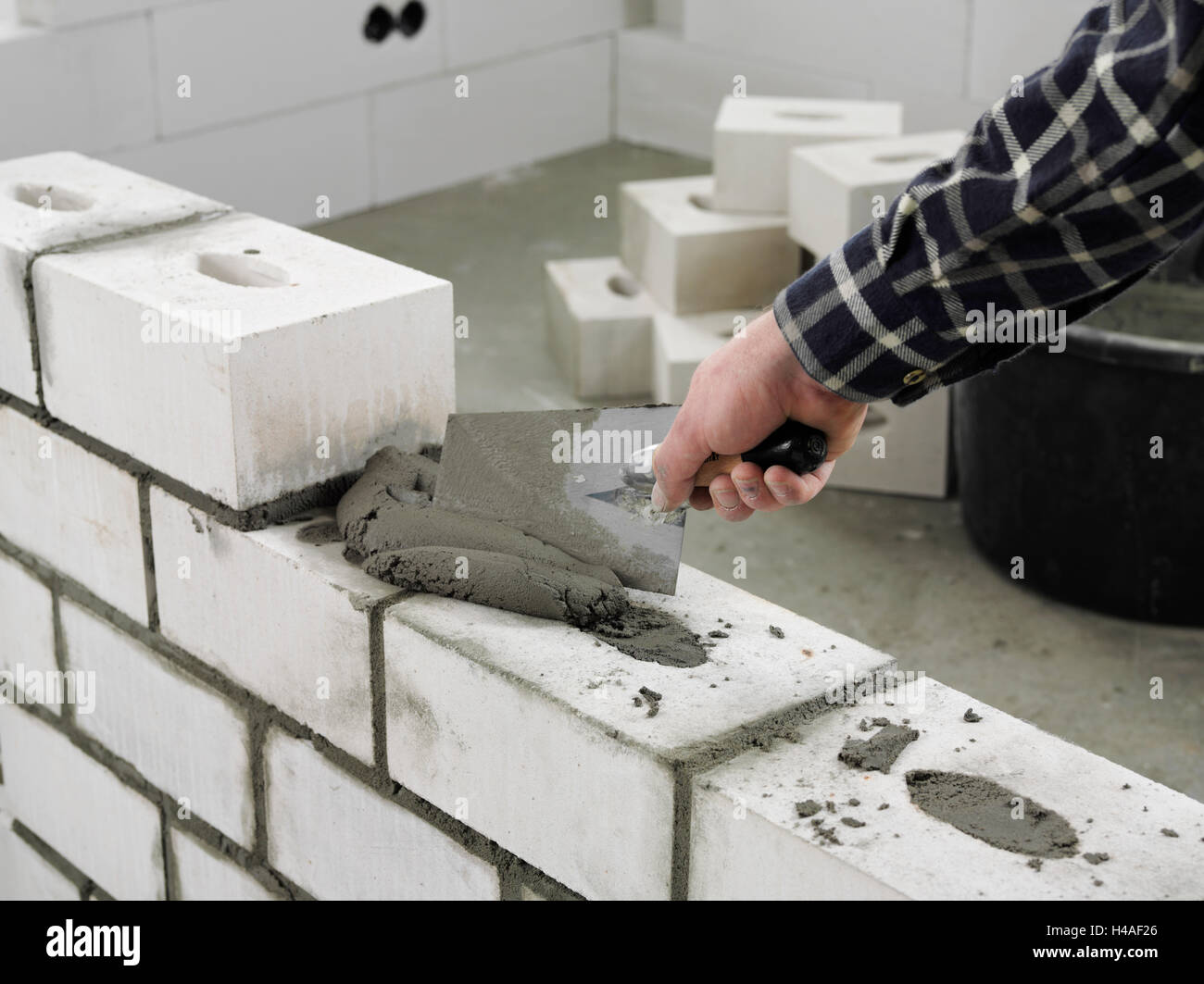 Building site, shell construction, man, hand, stonewall, instructions ...