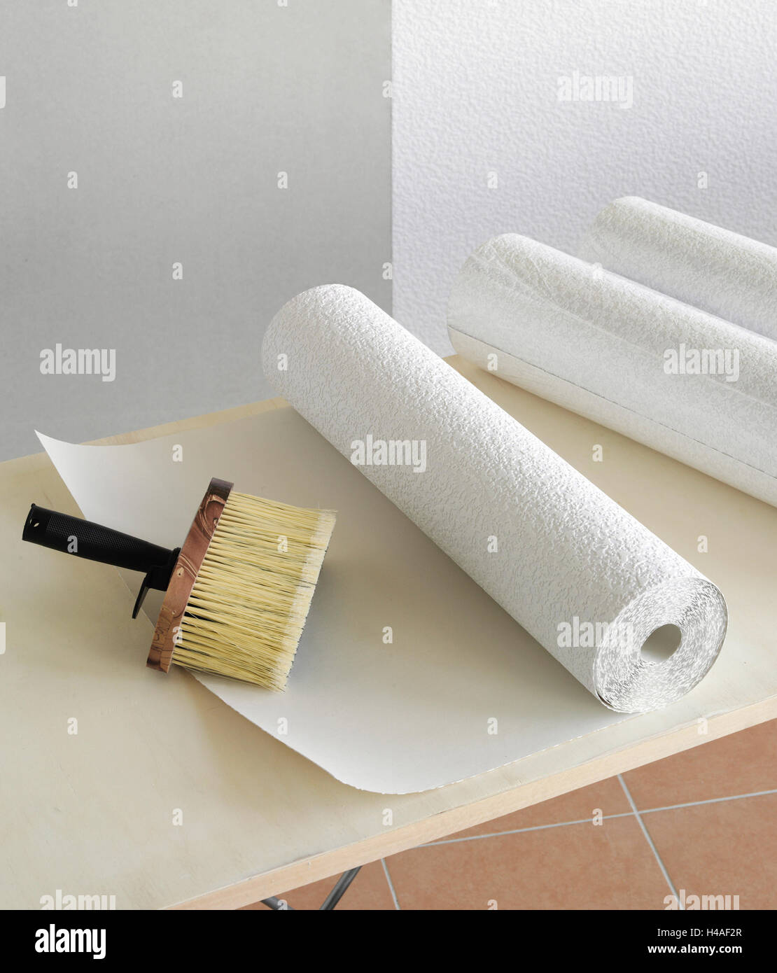 Wallpaper paste hi-res stock photography and images - Alamy