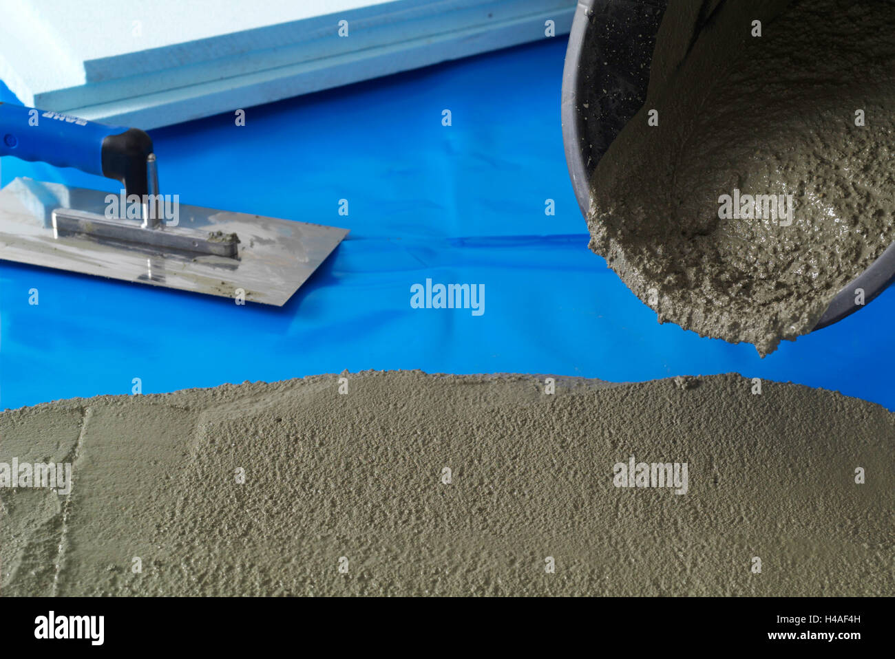 Building site, shell construction, screed, pour, instructions, step 3 ...