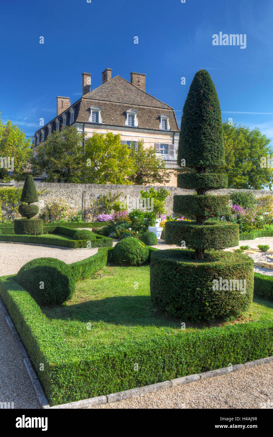Garden of the Chateau Pommard, wine route, route of the Grands Crus ...