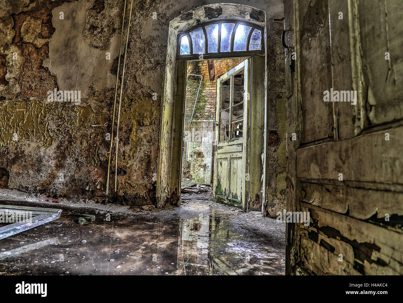 Decayed old door hi-res stock photography and images - Alamy