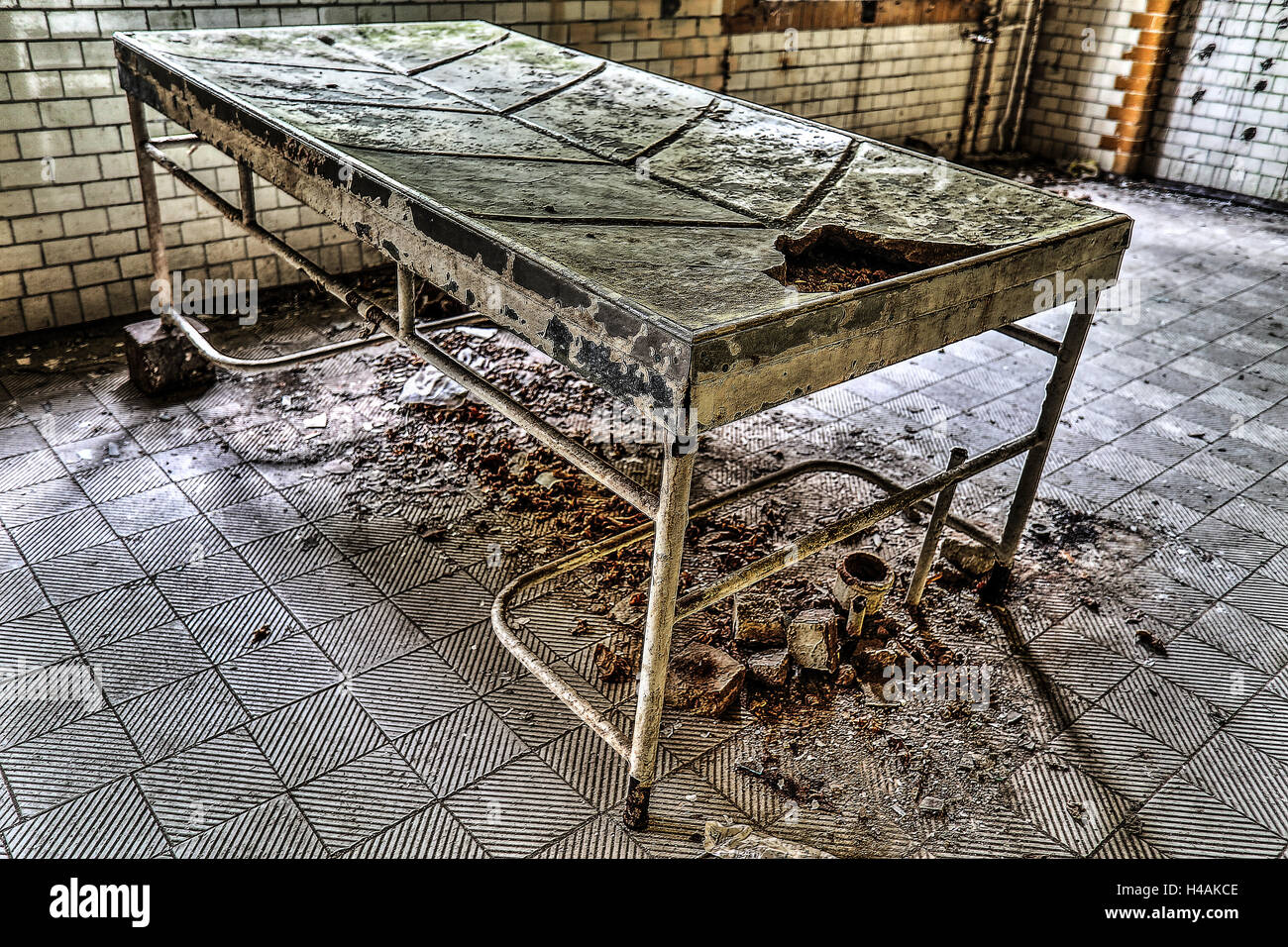 old pathology table in Beelitz Stock Photo - Alamy