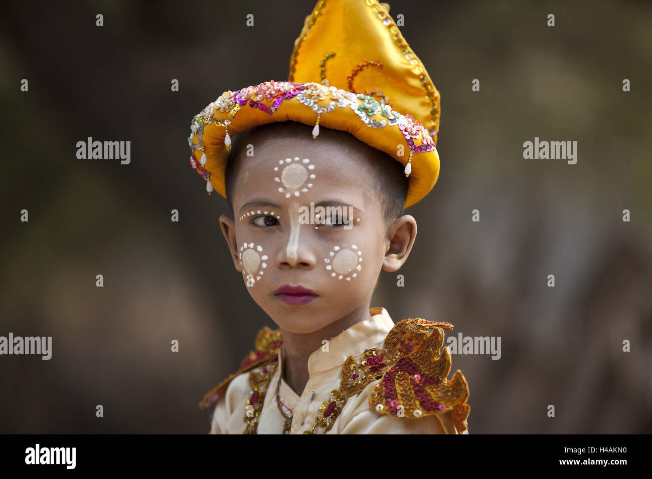 Myanmar, region Bagan, novice celebration, princes, princesses ...