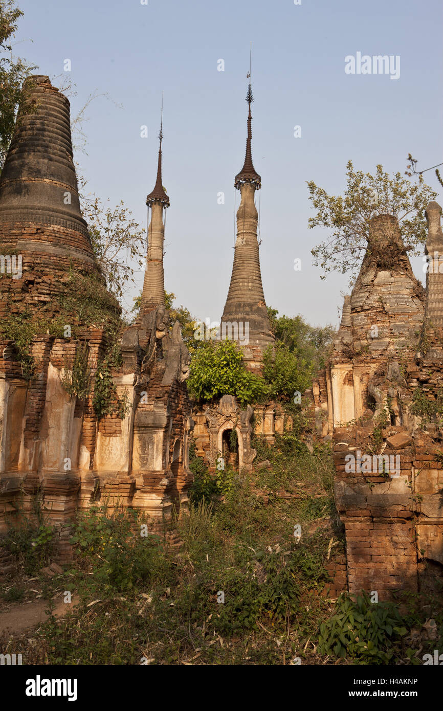 Myanmar, Shan state, region Inle lake, Samkar region, Alaung Sitthou ...