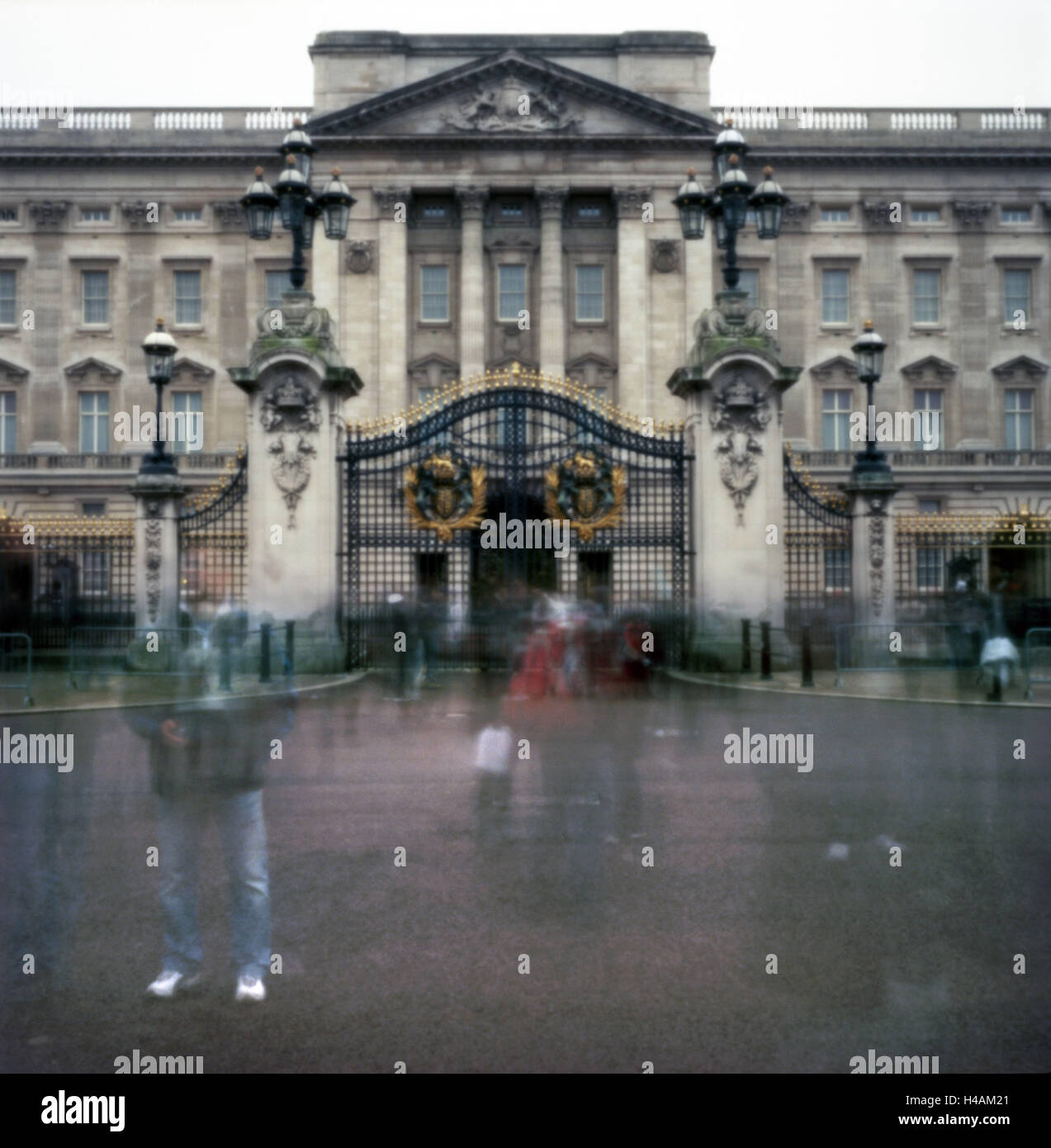 Great Britain, London, Buckingham Palace, castle court, tourists Stock ...