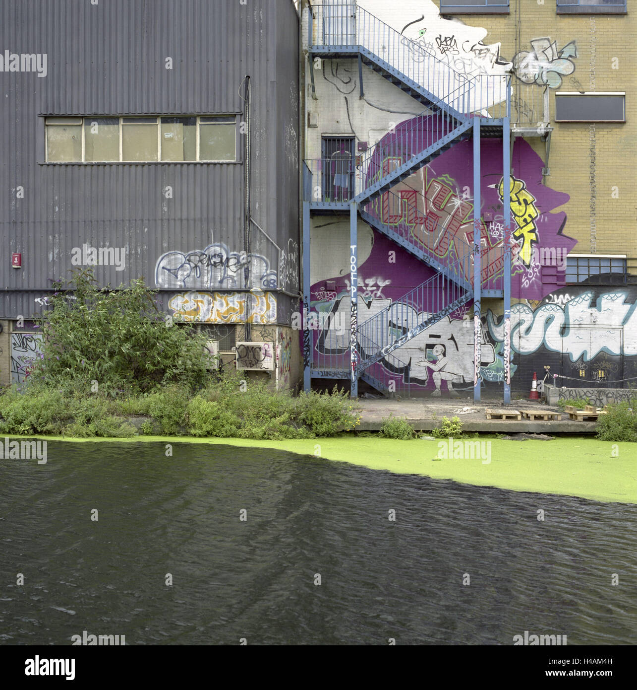 Alternative artist's studios at Lea River Canal, London-Hackney ...