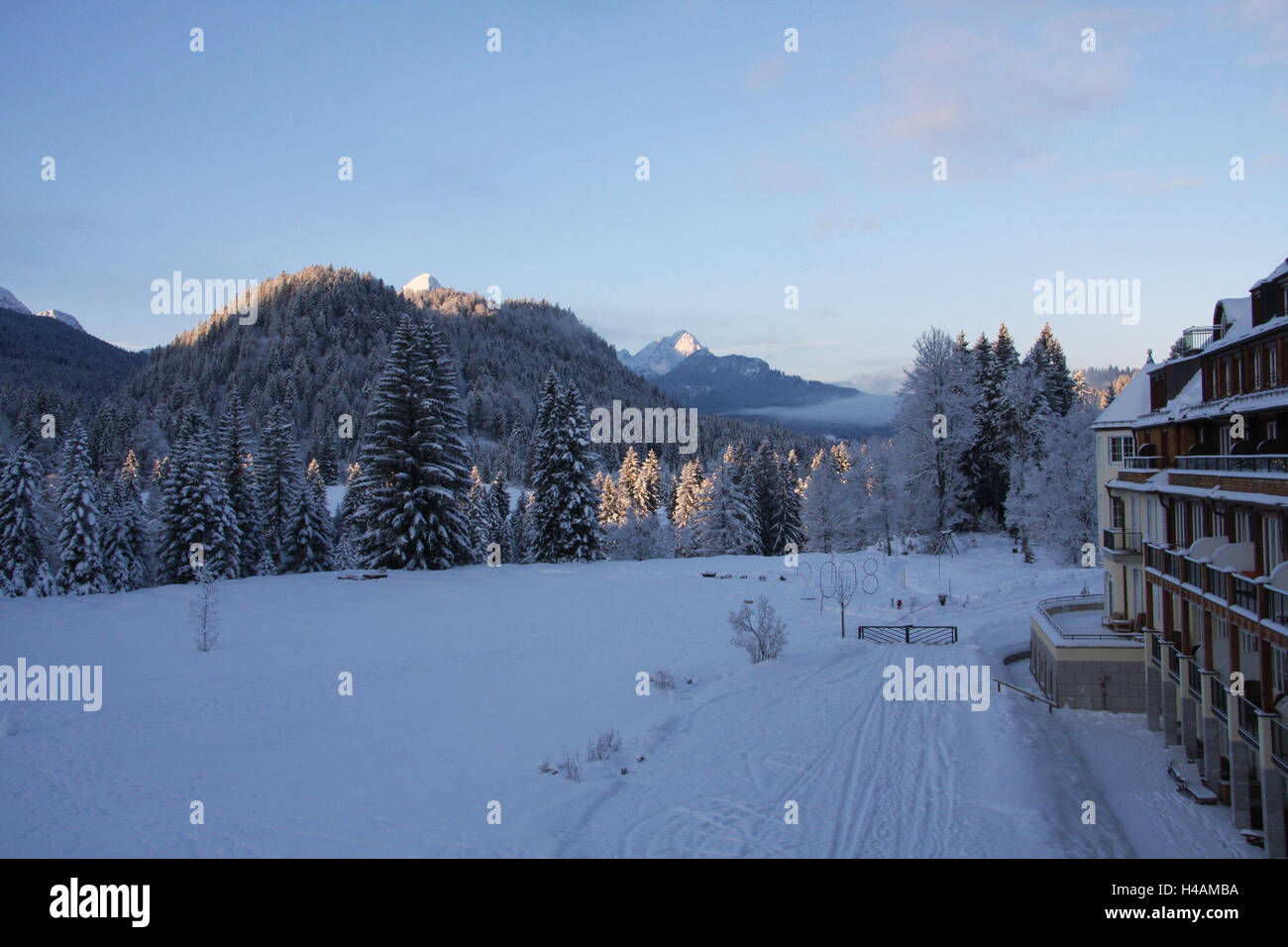 Peaks facade hi-res stock photography and images - Alamy