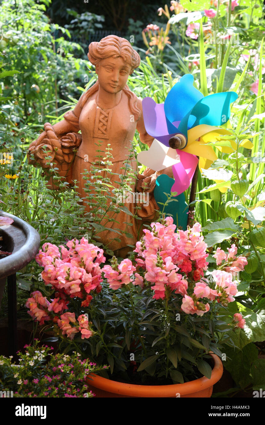 Wind figure hi-res stock photography and images - Alamy