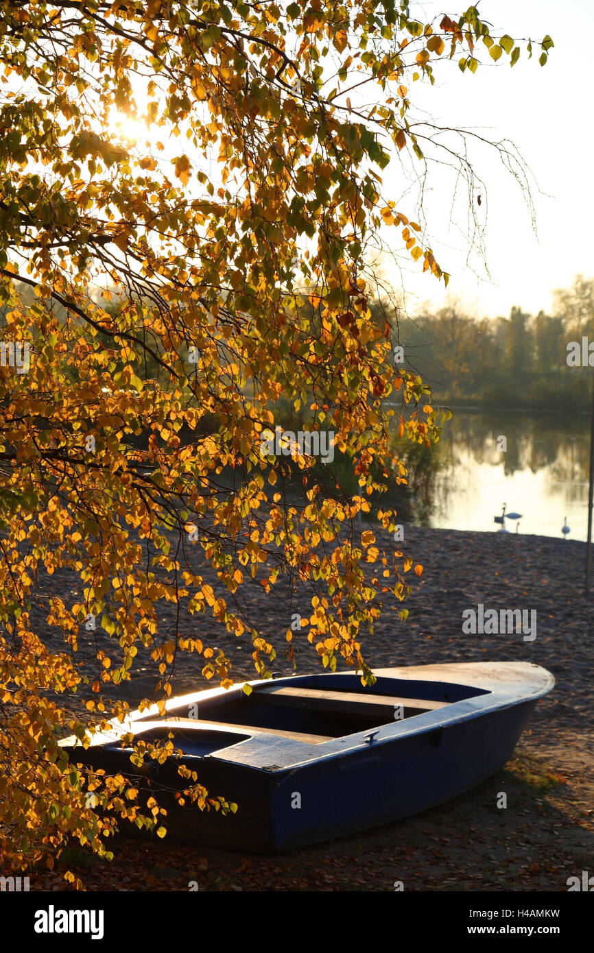 Lakeside boat hi-res stock photography and images - Alamy
