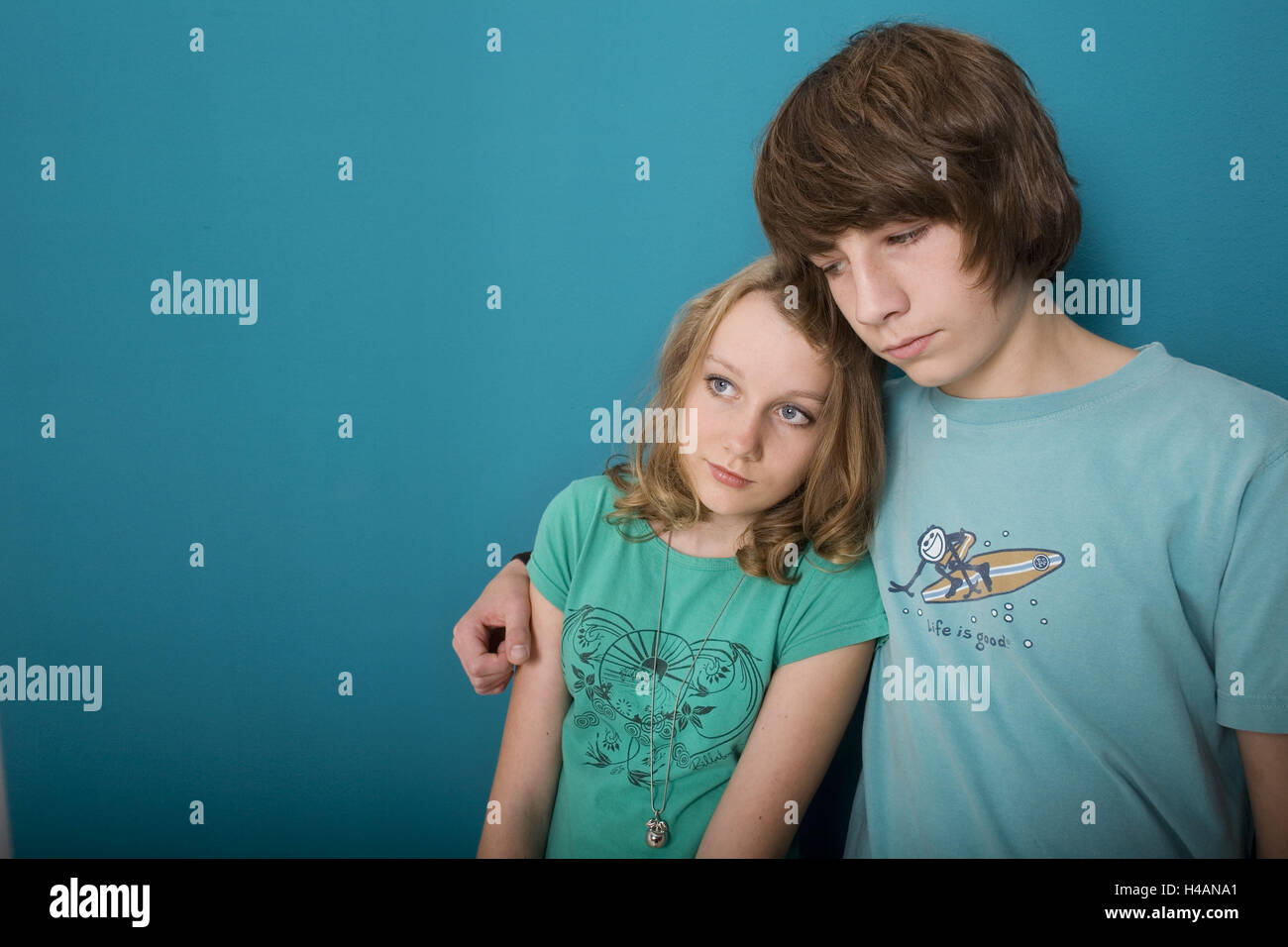 Teenager, boy, girl, falls in love, embrace, portrait Stock Photo - Alamy