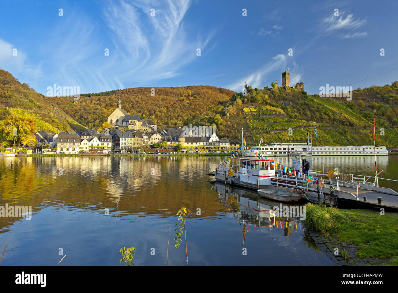Germany, Rhineland-Palatinate, Beisltein, the Moselle, reaction ferry ...