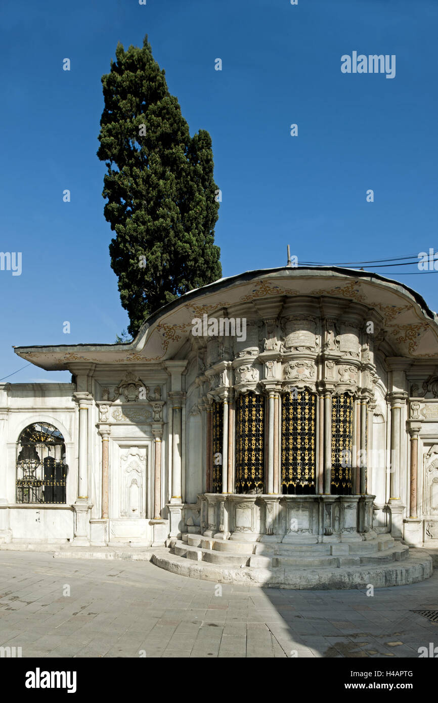 Turkey, Istanbul, Eyüp, S.Resat Caddesi, building on the cemetery area ...