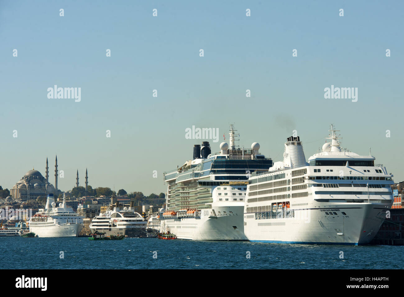 Istanbul ships in harbour hi-res stock photography and images - Alamy