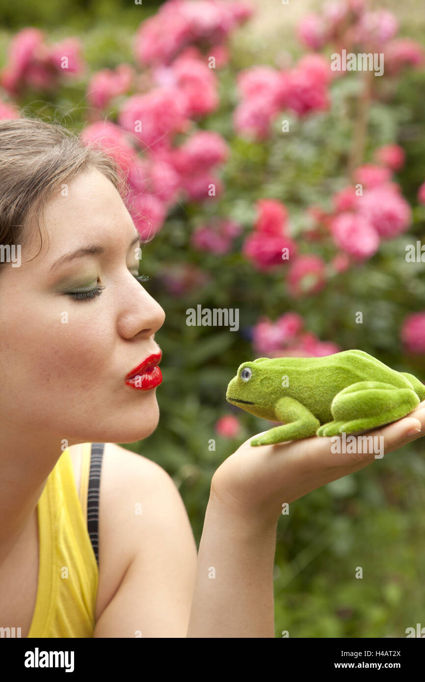 Princess kisses frog hi-res stock photography and images - Alamy