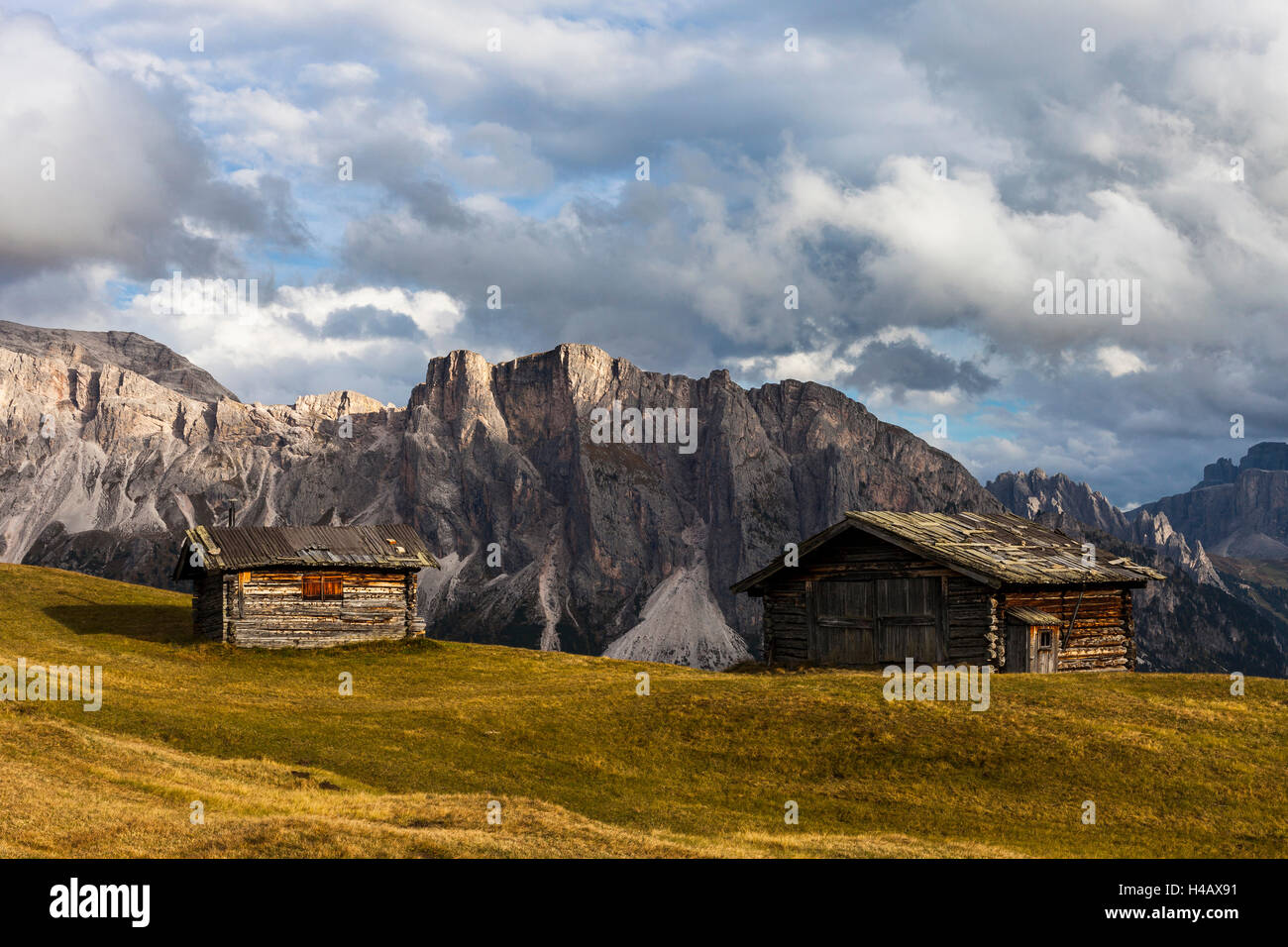 Alpine timber hut dolomites hi-res stock photography and images - Alamy