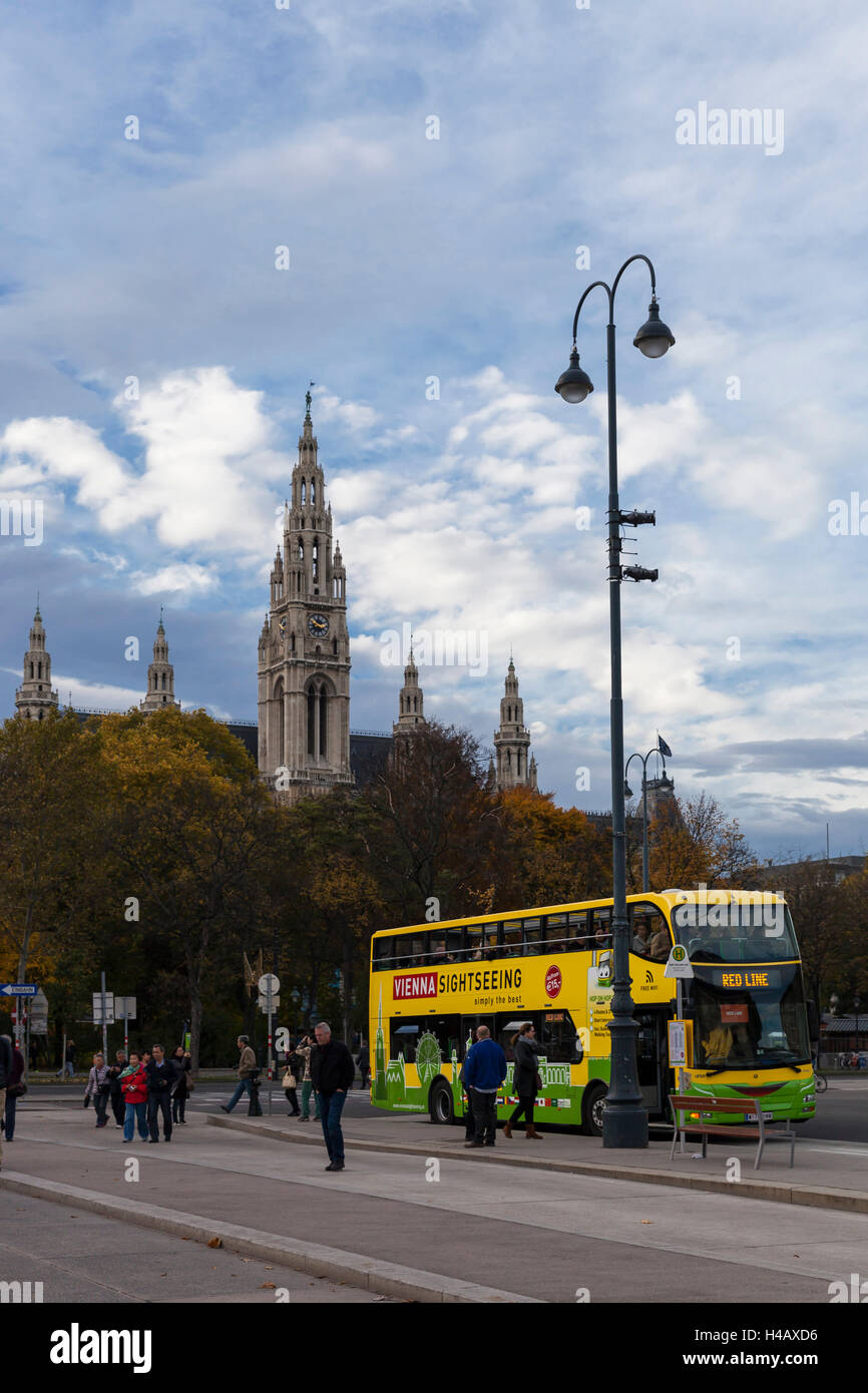 Bus vienna hi-res stock photography and images - Alamy