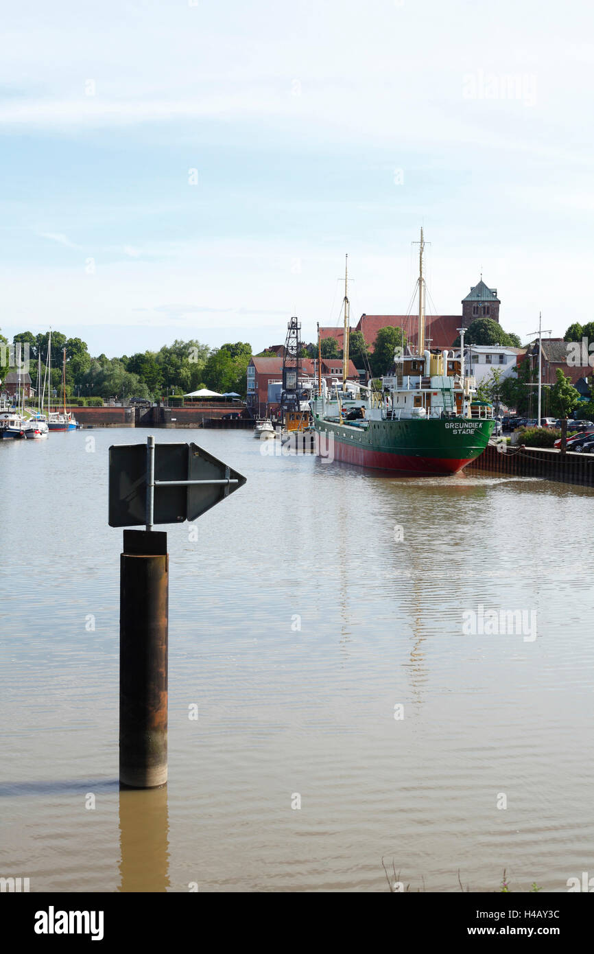 Germany, Lower Saxony, Stade, town harbour with museum ship Greundiek ...