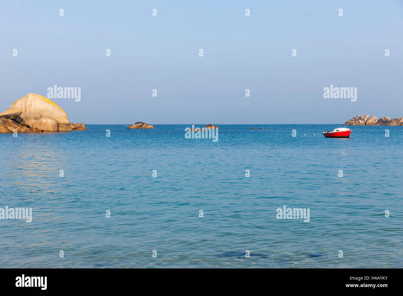 Red granite sea rocks hi-res stock photography and images - Alamy