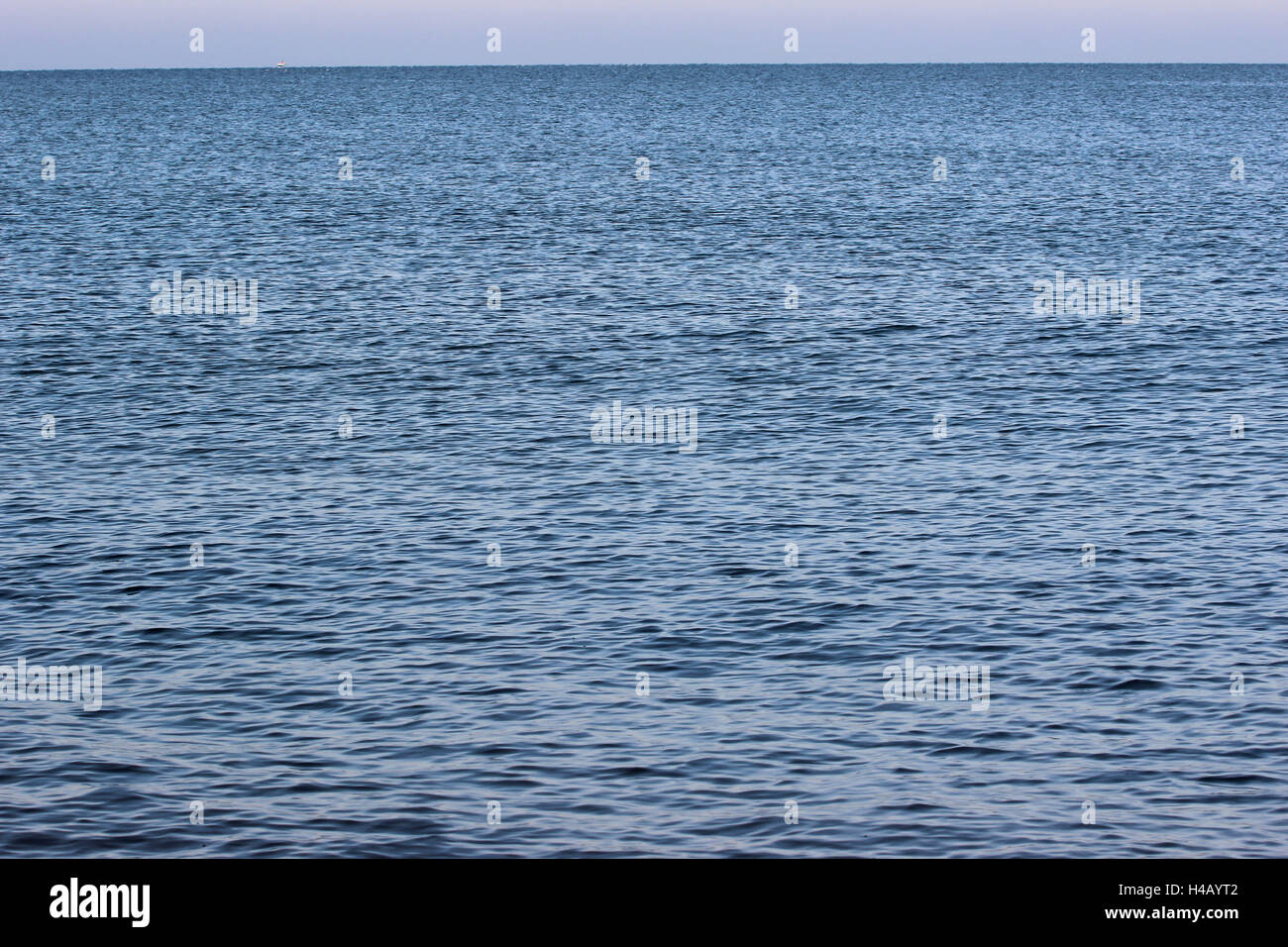 Water and horizon hi-res stock photography and images - Alamy