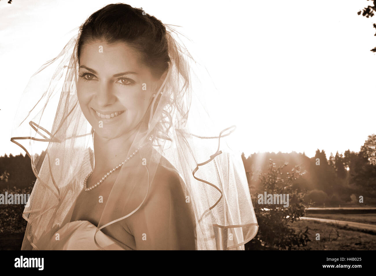 Warm bride hi-res stock photography and images - Alamy