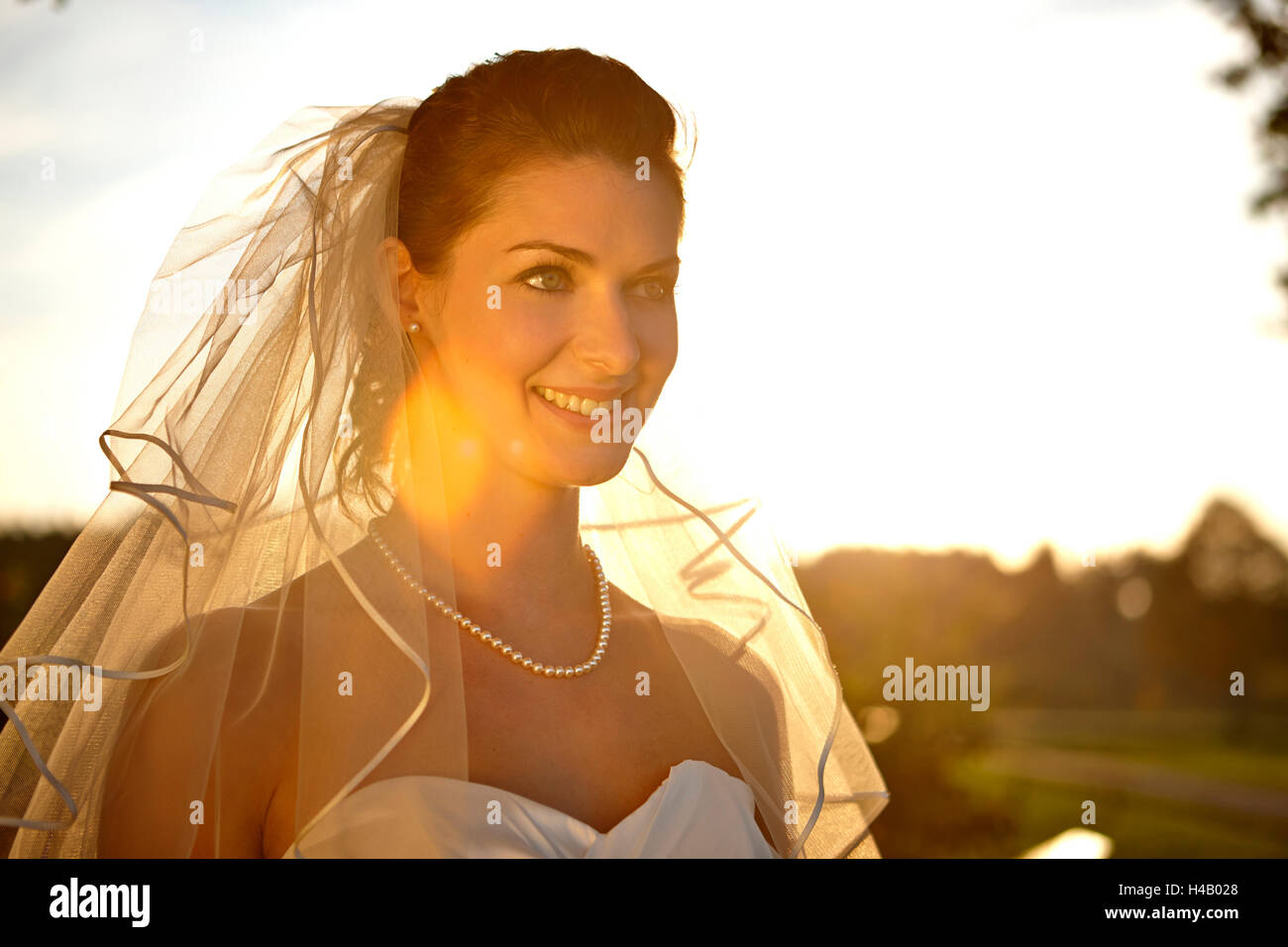 Warm bride hi-res stock photography and images - Alamy