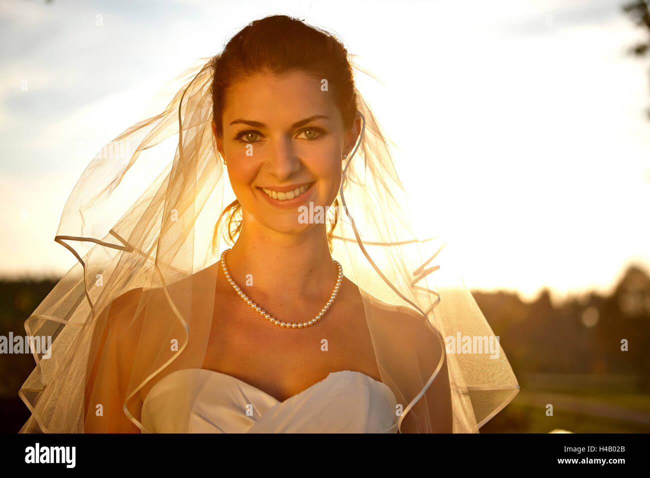Warm bride hi-res stock photography and images - Alamy