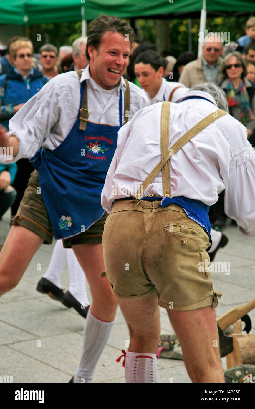 Schuhplatteln hi-res stock photography and images - Alamy