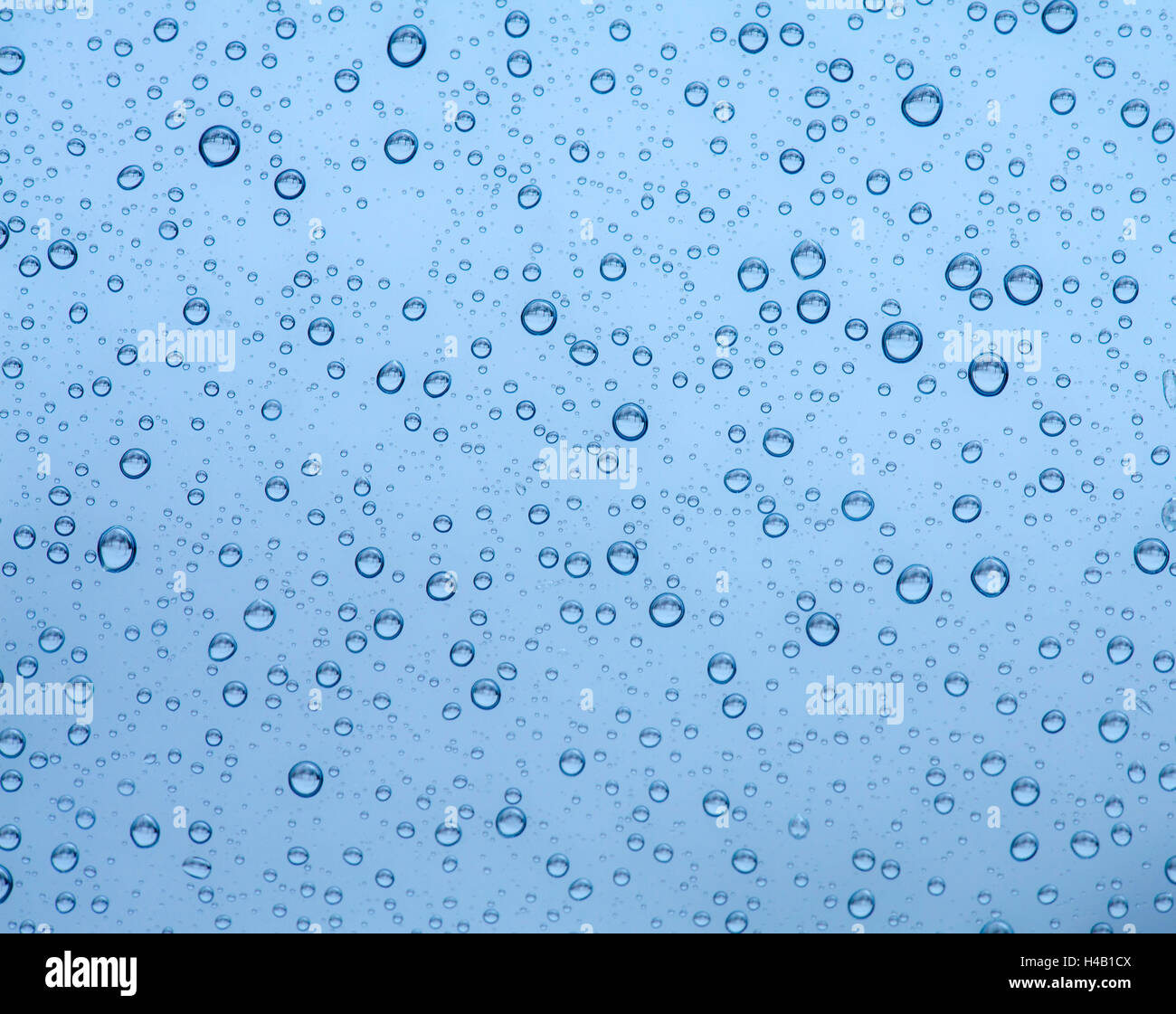 Raindrops on window hi-res stock photography and images - Alamy