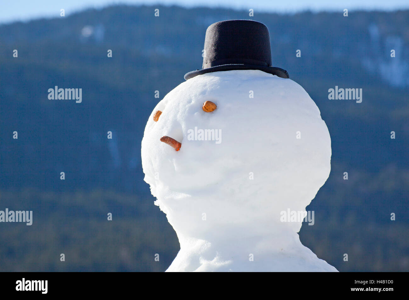 Snowman with hat hi-res stock photography and images - Alamy