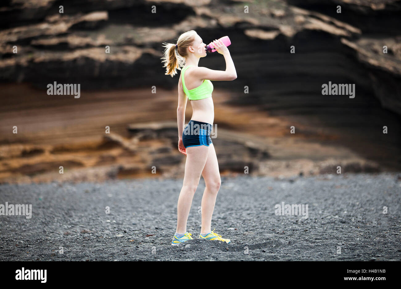Woman doing sports, drinking water Stock Photo - Alamy