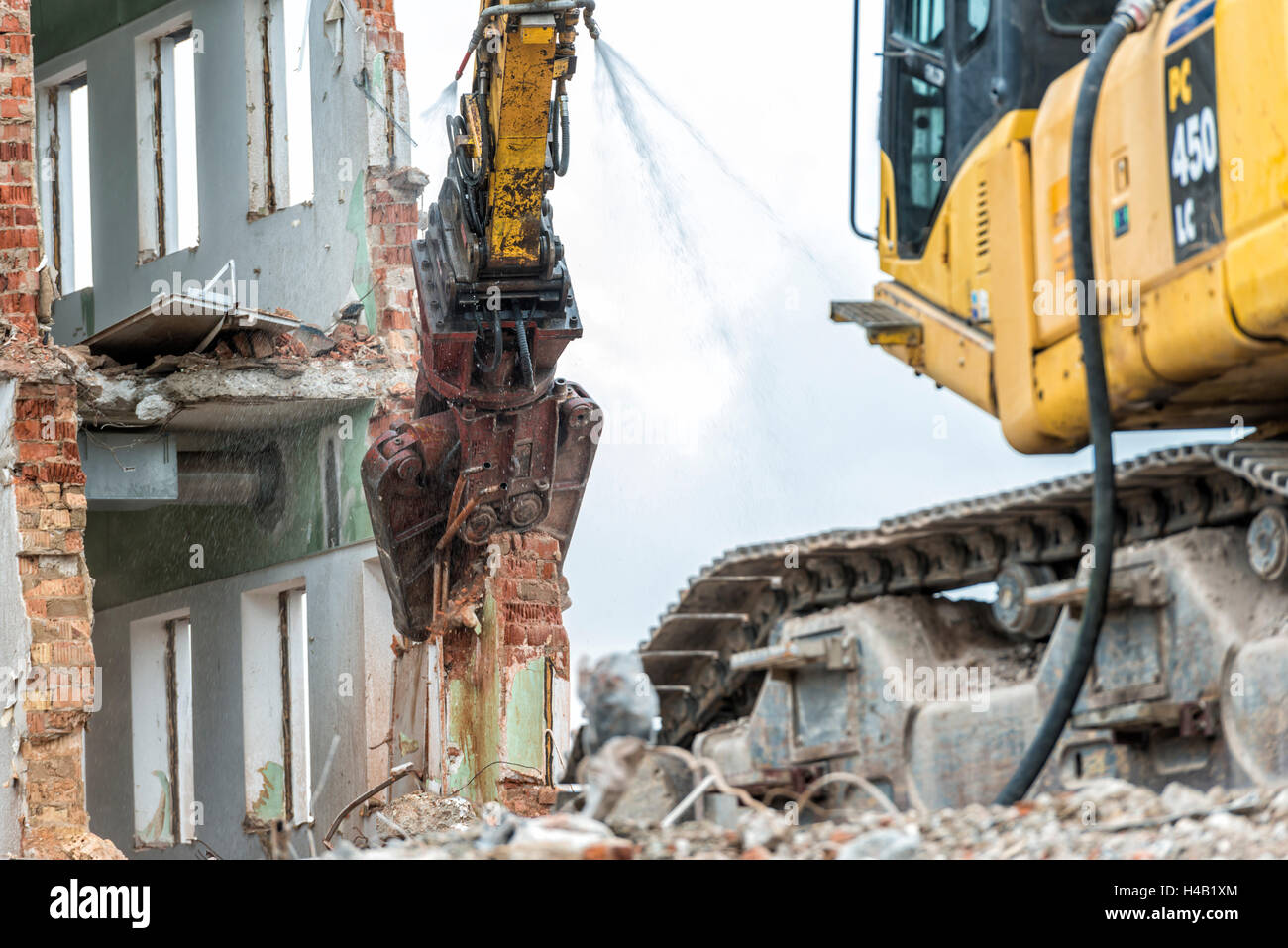 Demolition of an office building hi-res stock photography and images ...