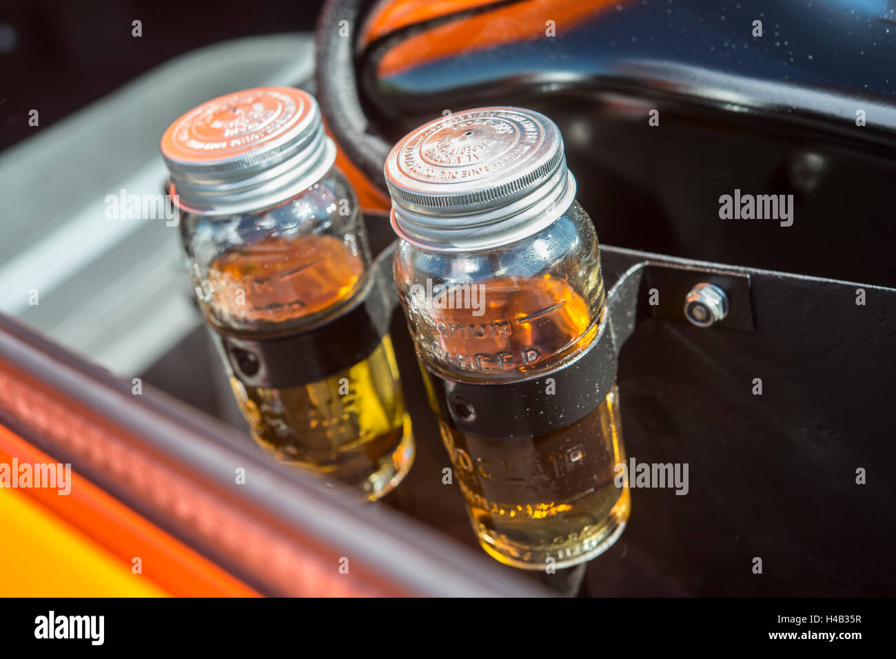 Brake fluid reservoir, Renault alpine A 110 1300 pages, orange, year of ...