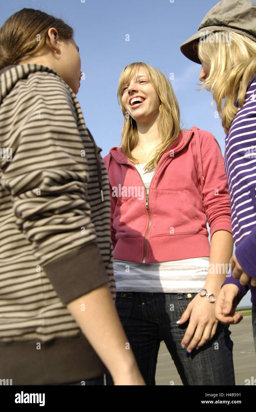 Teenager, girls, friendship, conversation, outside Stock Photo - Alamy