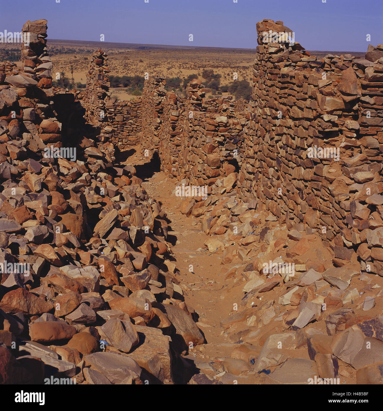 Mauritania, region Adrar, Ouadane, Old Town, ruin, "Rue 40 savantes ...