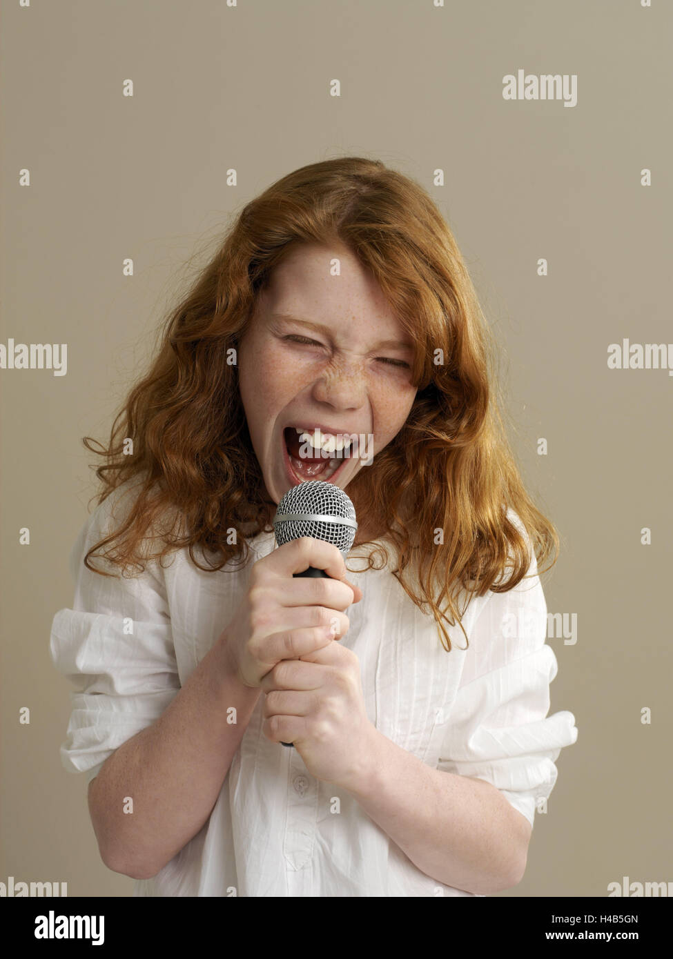 Singing child head hi-res stock photography and images - Alamy