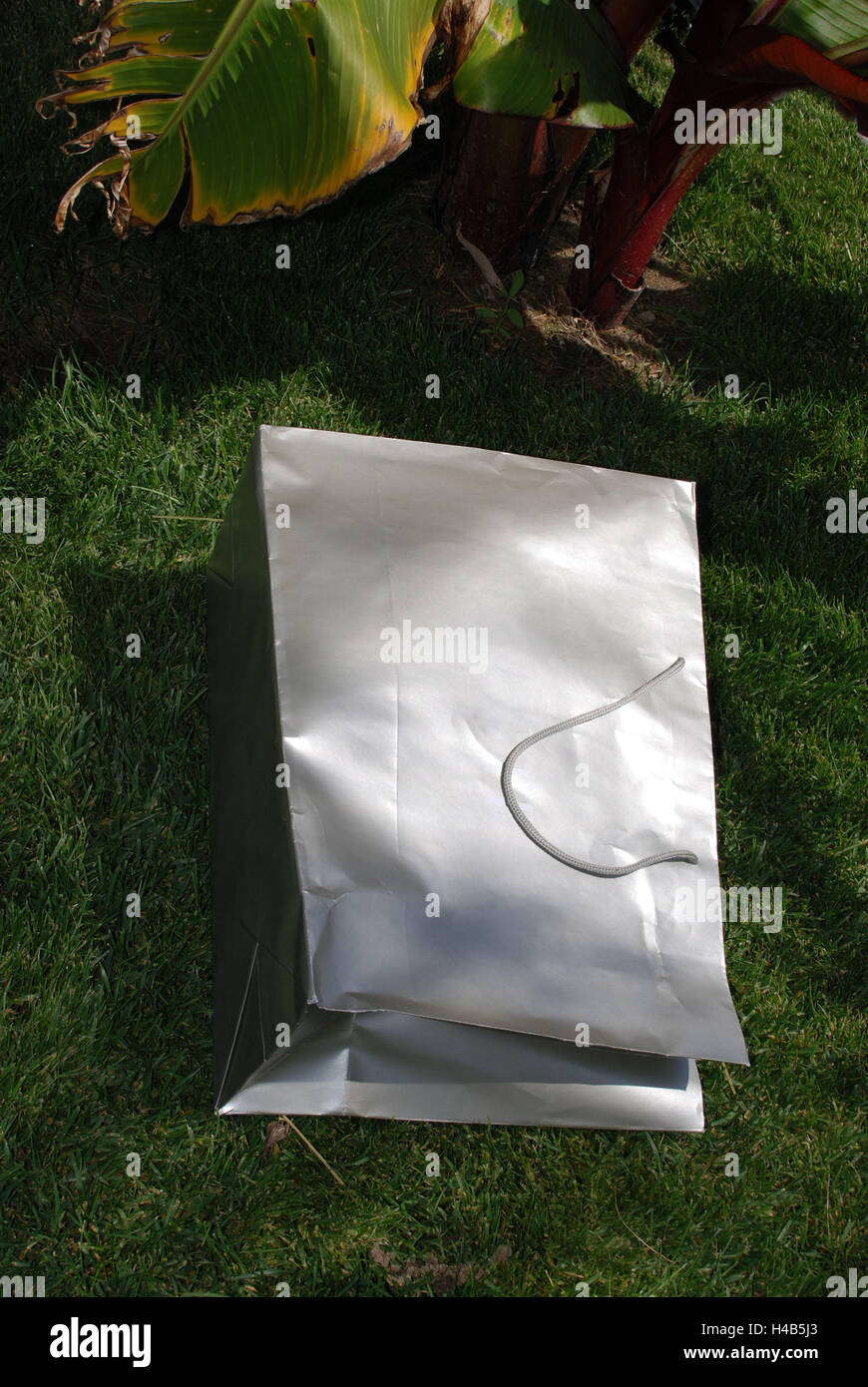 White and silver thrown hi-res stock photography and images - Alamy