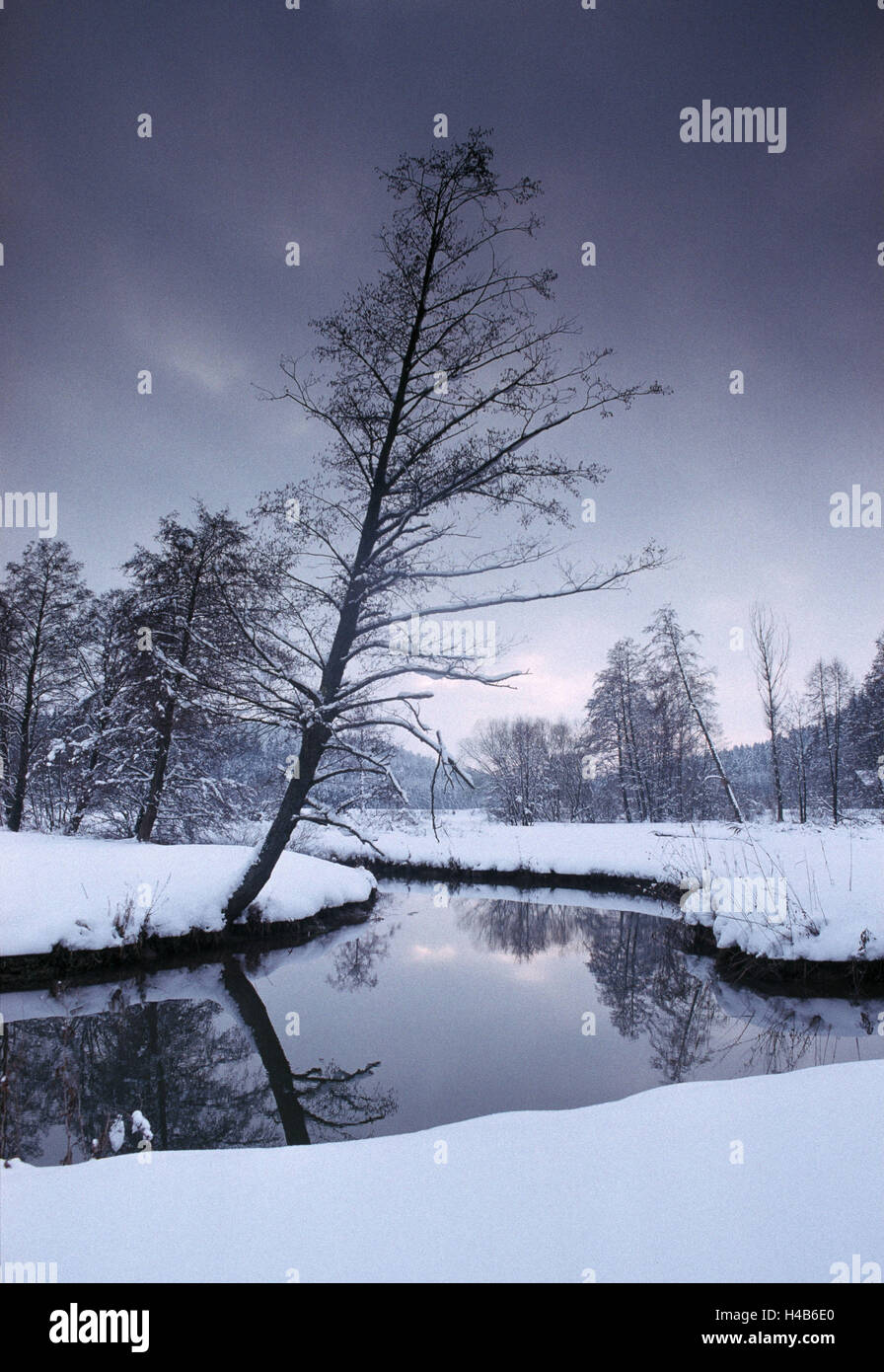 River at winter hi-res stock photography and images - Alamy