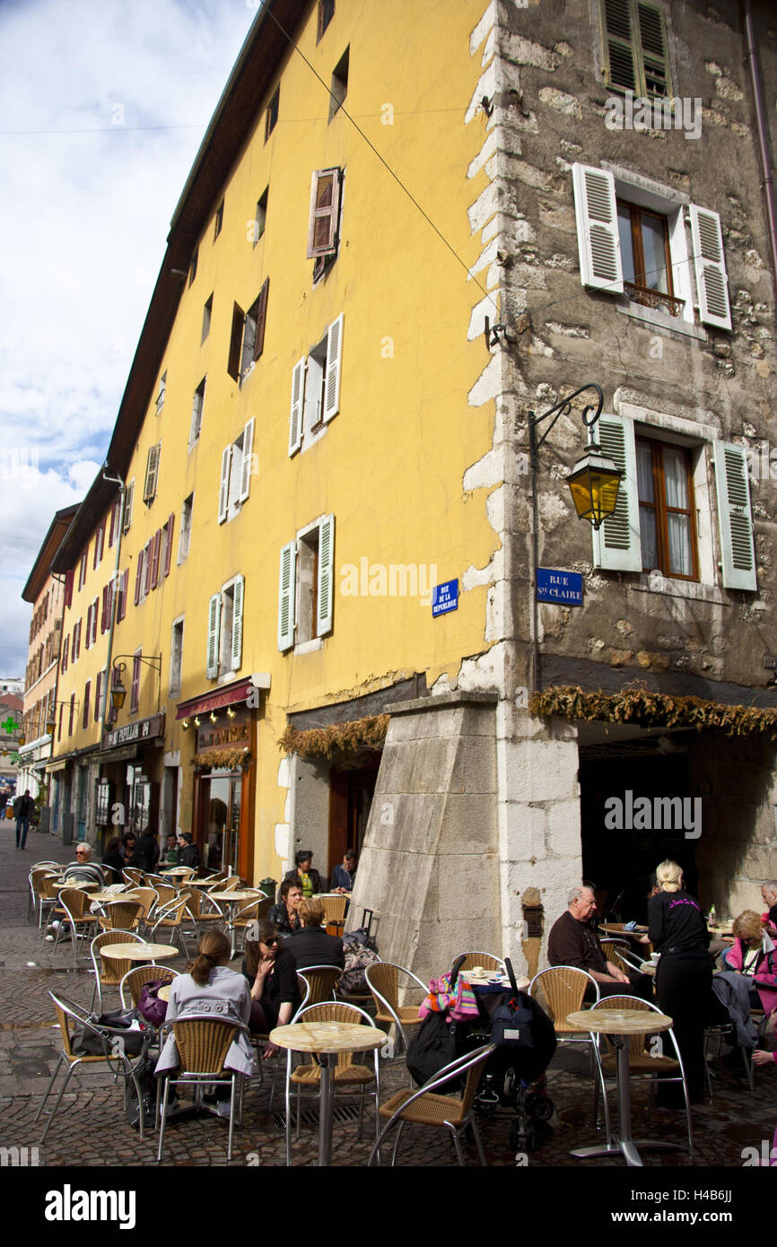 Cafe in the city centre of Annecy, Hitting Savoie, France Stock Photo ...