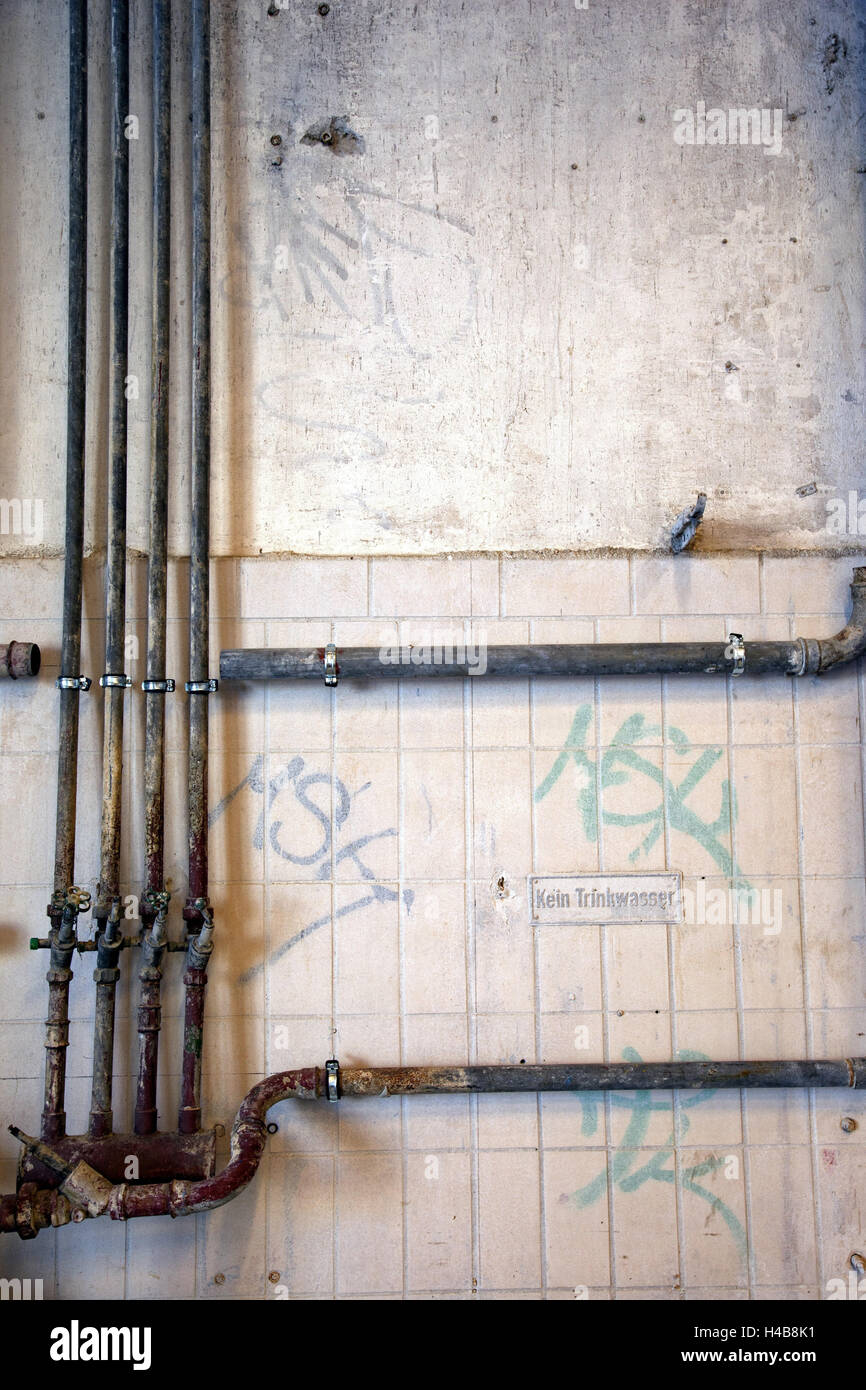 Graffiti on old disused hi-res stock photography and images - Alamy