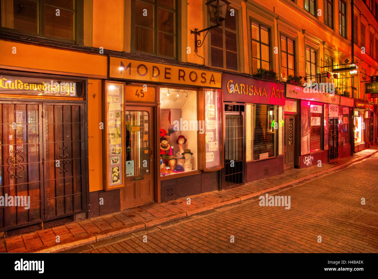 Shops in the gamla stan hi-res stock photography and images - Alamy