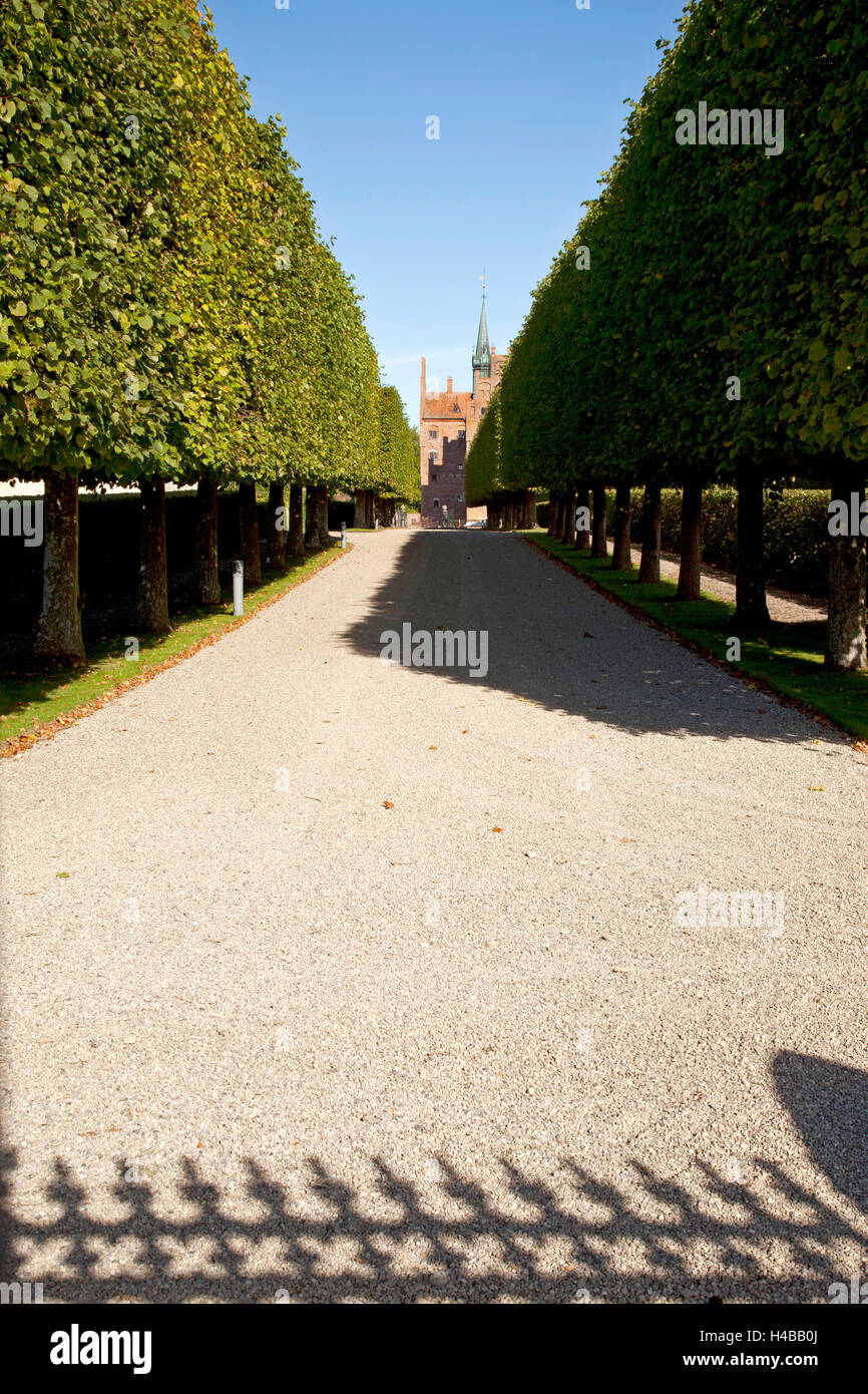 Castle, way, garden, Egeskov Stock Photo - Alamy