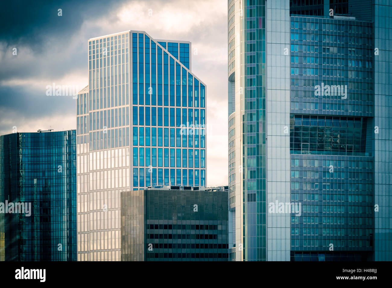 Office blocks windows hi-res stock photography and images - Alamy