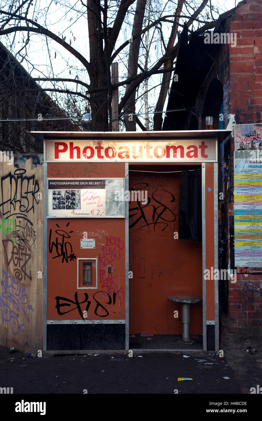 Photo booth, automat, hut, graffiti Stock Photo - Alamy