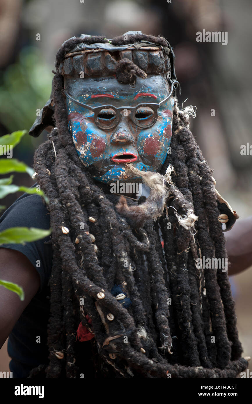 Men of the ethnic group of the Bamileke with traditional masks, Dance ...