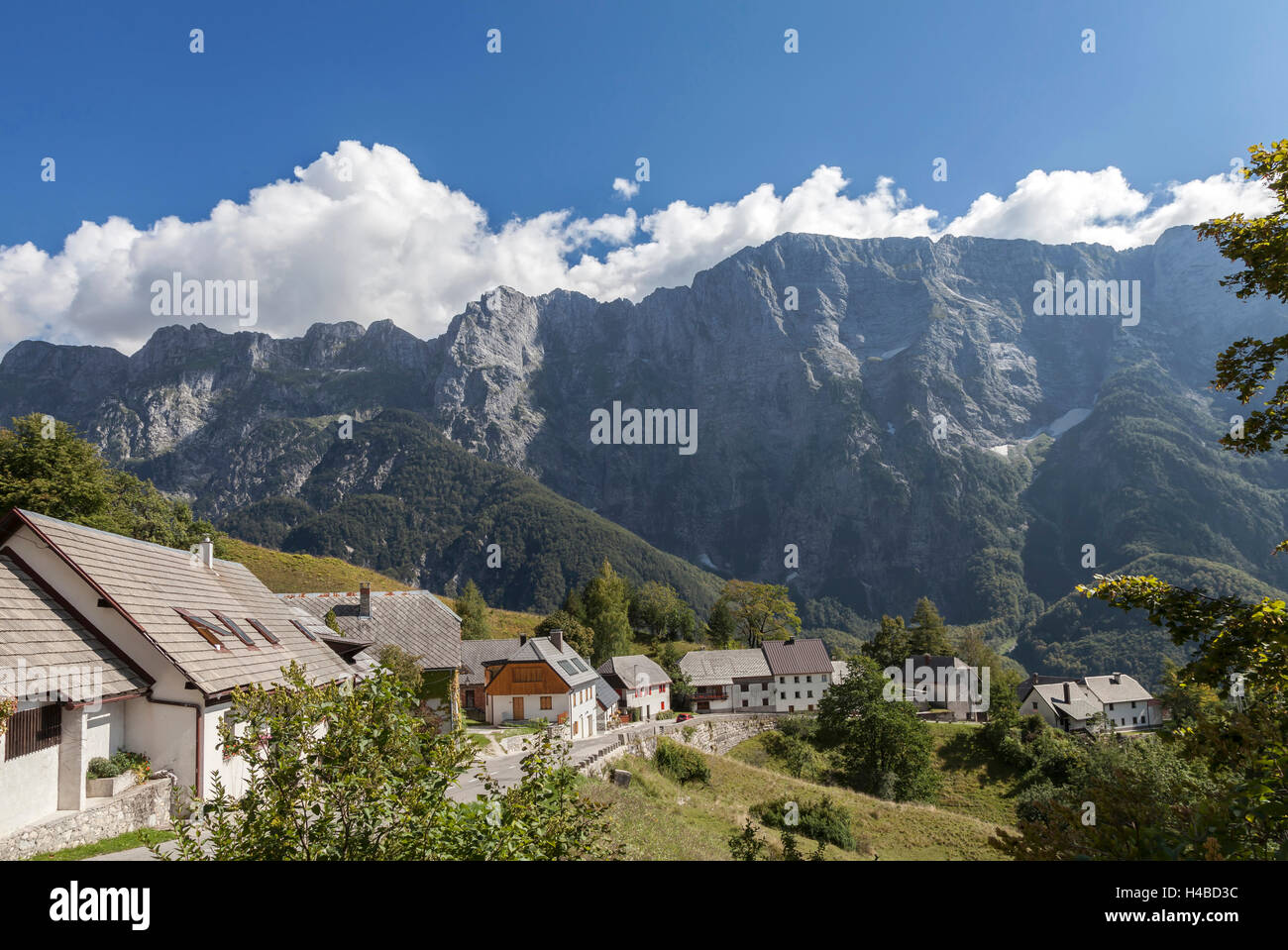 Pod village hi-res stock photography and images - Alamy