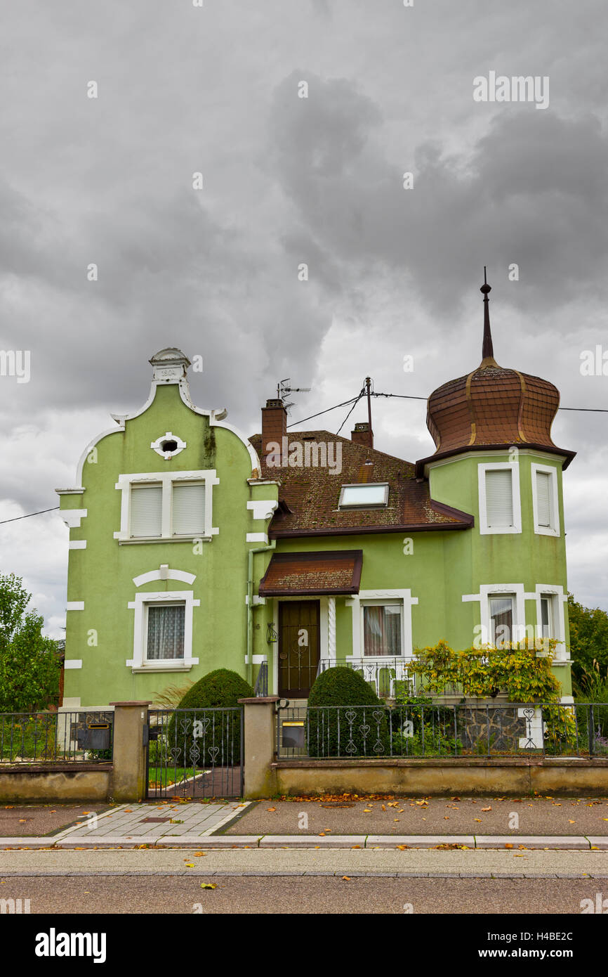 Villa green hi-res stock photography and images - Alamy