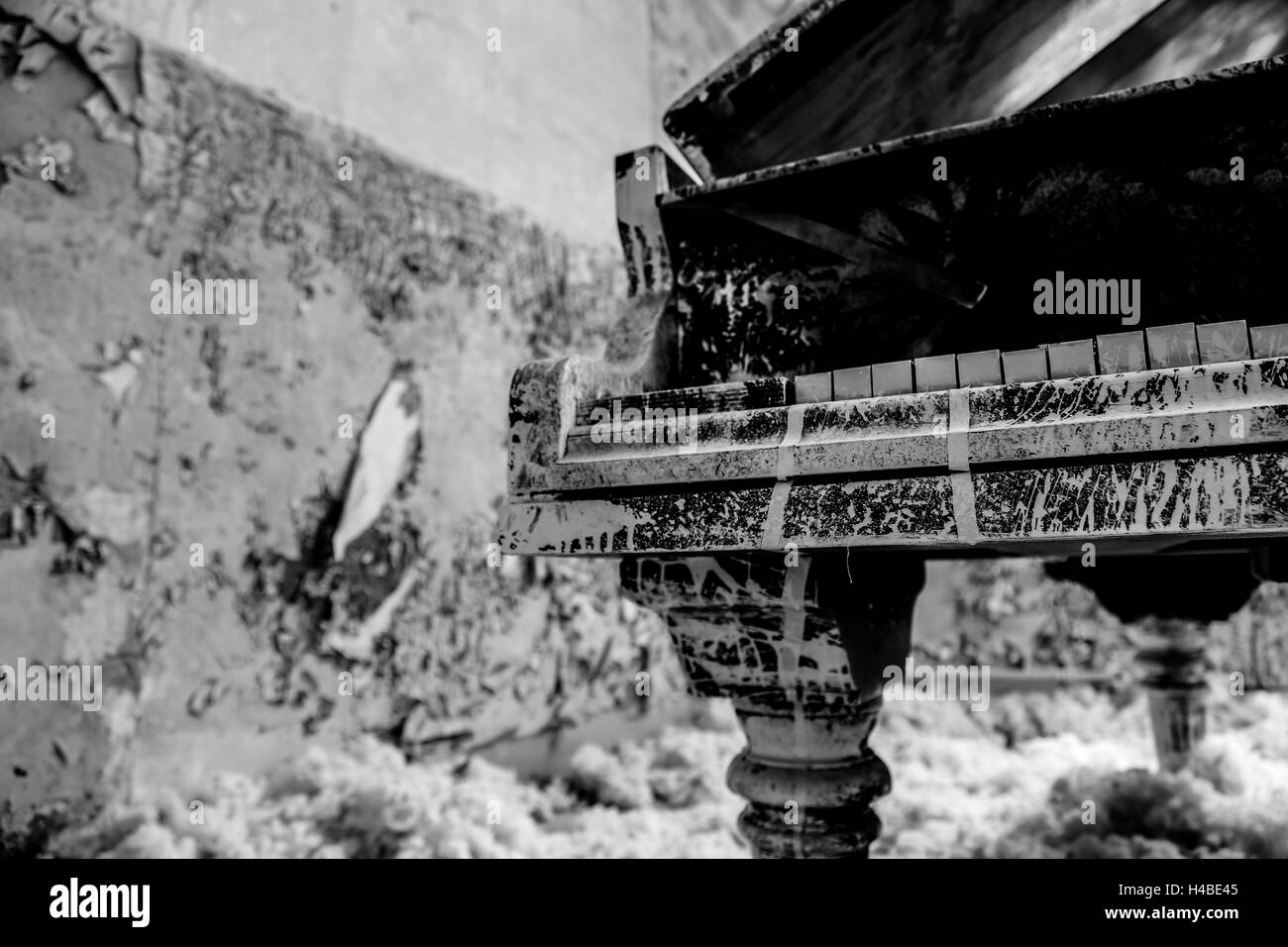 Forgotten place old piano hi-res stock photography and images - Alamy