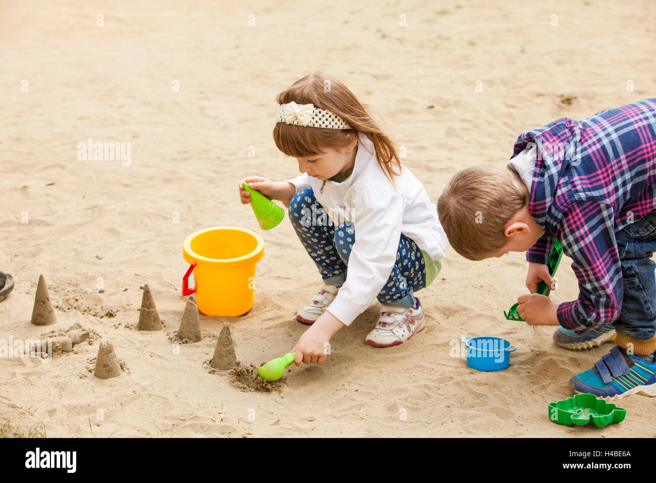 Children playing in a sandbox Stock Photo - Alamy
