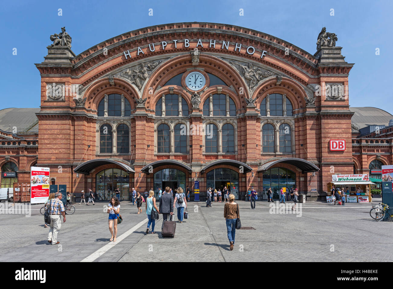 Railway station space, central station of Bremen Stock Photo - Alamy