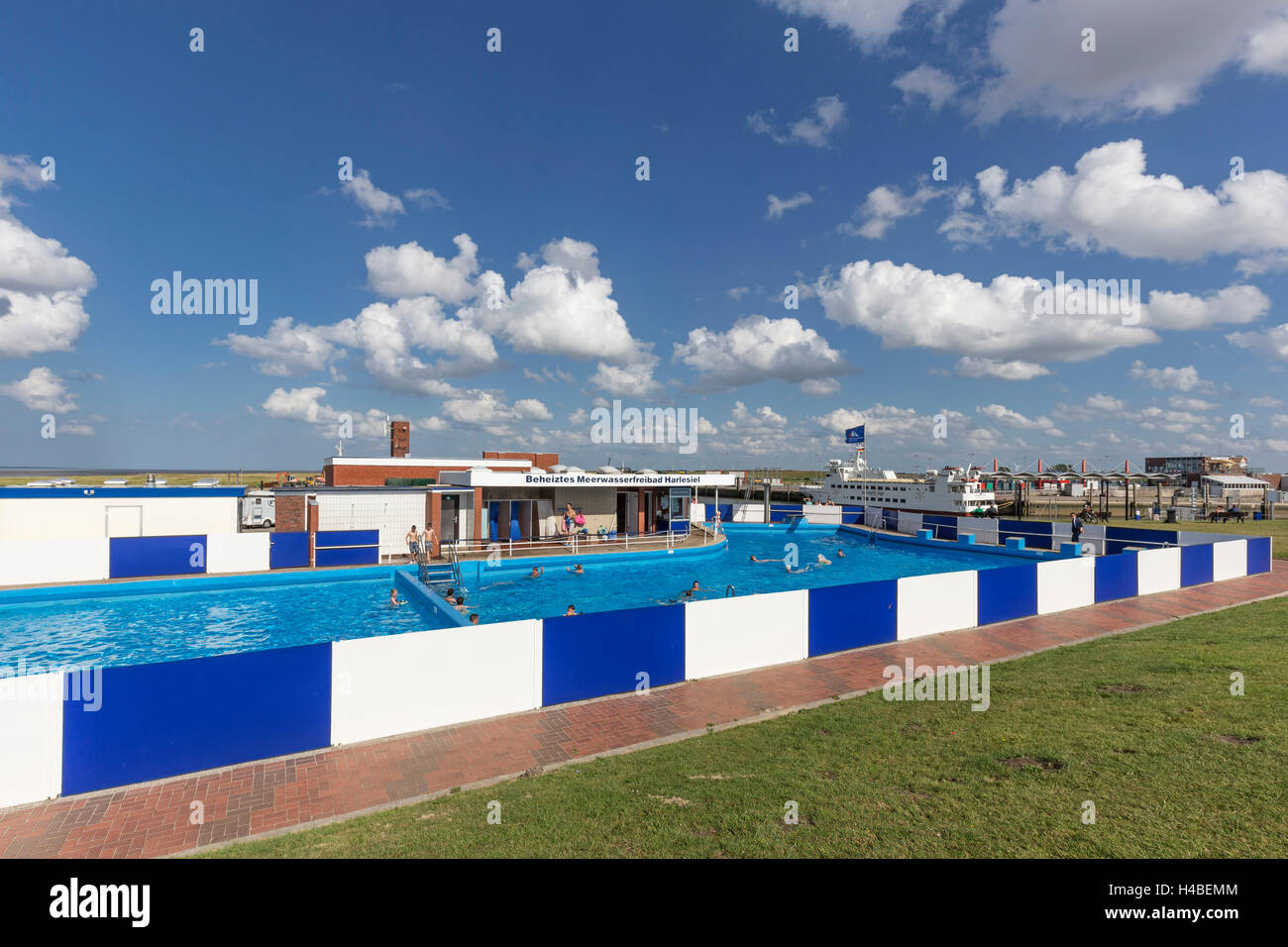 Heated outdoor pool hi-res stock photography and images - Alamy